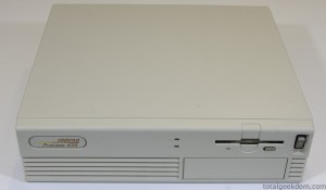 Vintage Compaq Prolinea 486 Intel Teardown | Total Geekdom